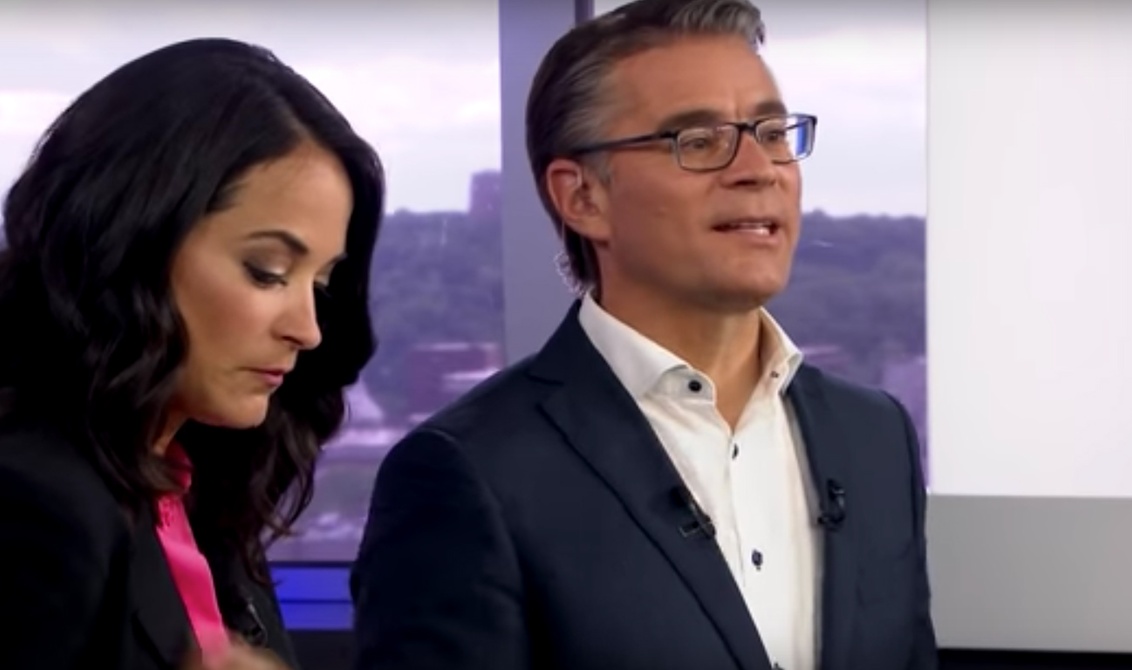 Une animatrice de LCN voit une araignée en direct et panique - Showbizz.net