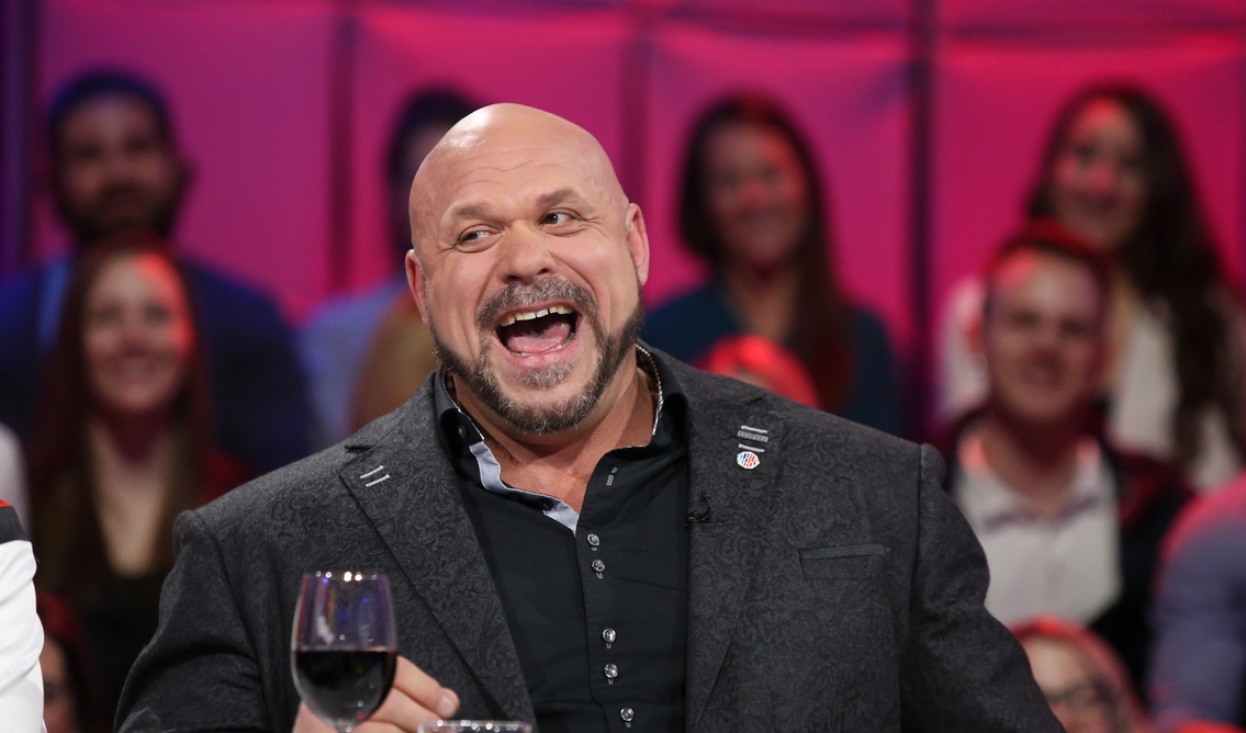 Hugo Girard dévoile un superbe cliché père-fils - Showbizz.net