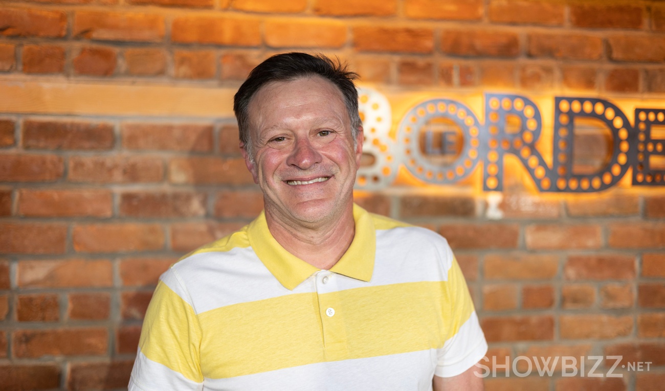 Stéphane Fallu prend la pose avec ses deux enfants et sa conjointe