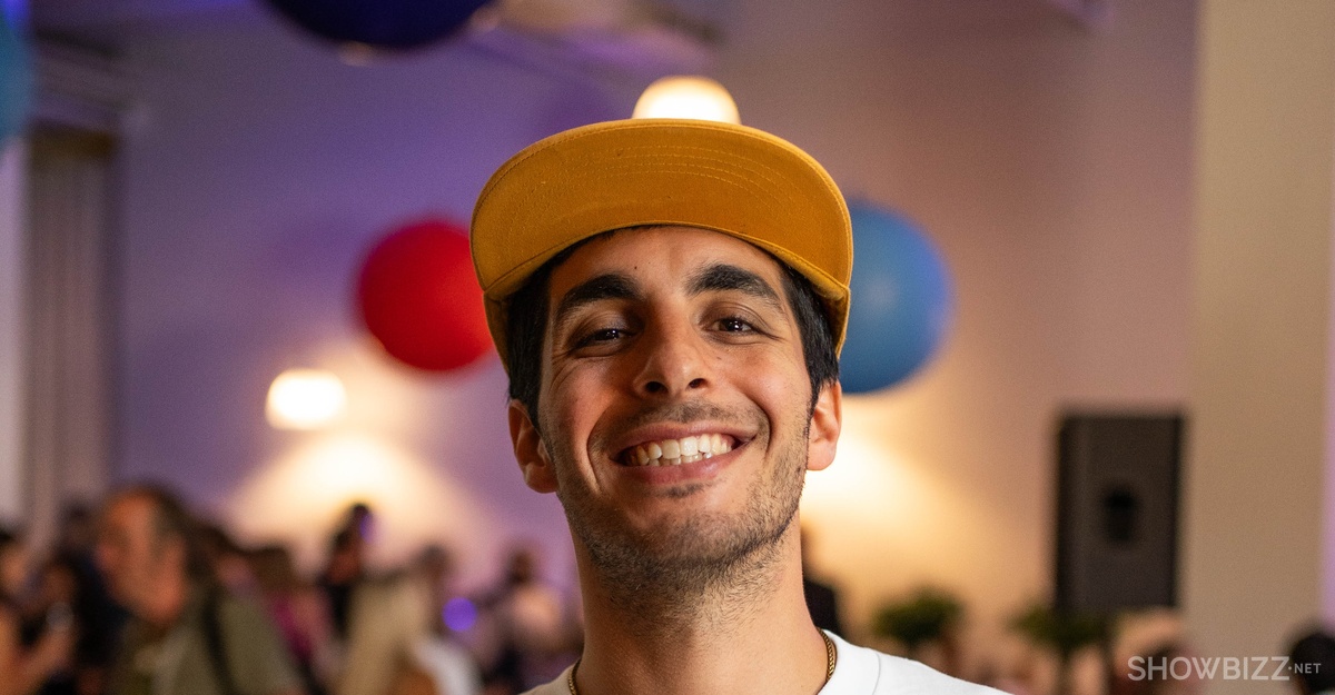 Mike Clay - Personnalité - Showbizz.net