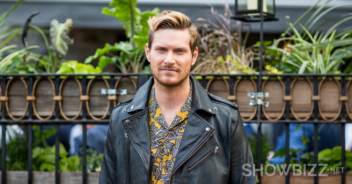 PO Beaudoin se transforme lui aussi en drag queen - Showbizz.net