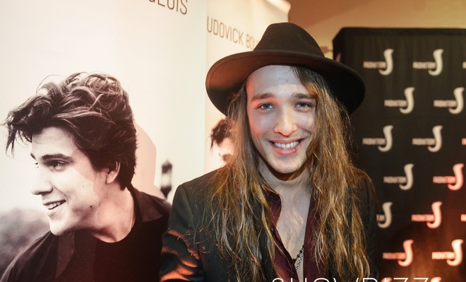 Travis Cormier reprend ce succès country et c'est irrésistible ...